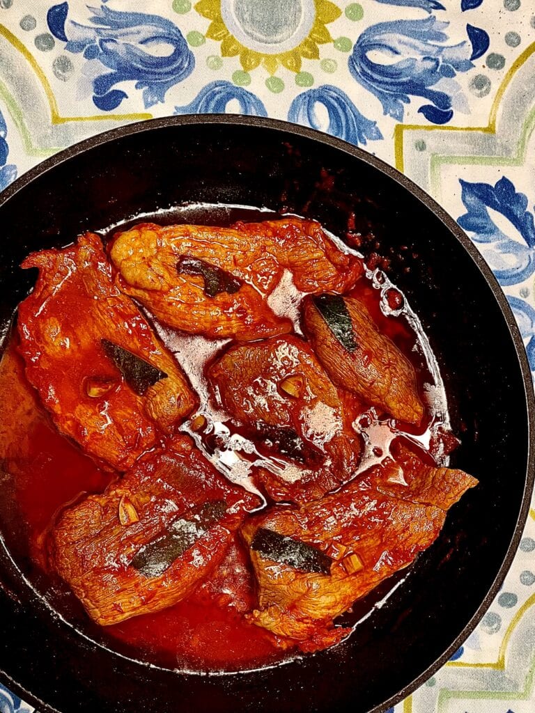 Febras fritas em vinho branco e massa de pimentão - Grafe e Faca