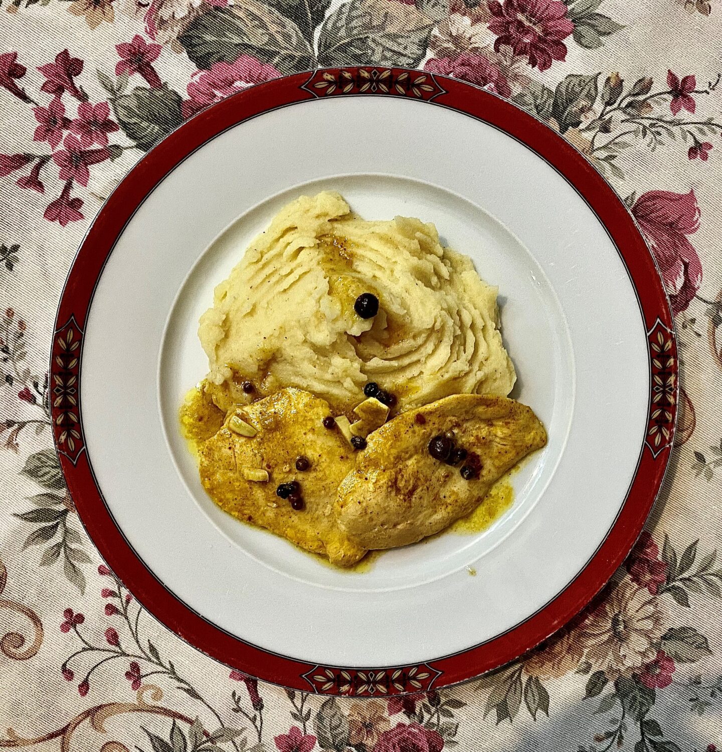 Bifinhos de frango de caril com pimentas - Grafe e Faca