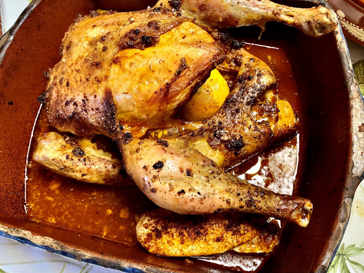 Receita de Galo assado no forno com batatas - Grafe e Faca