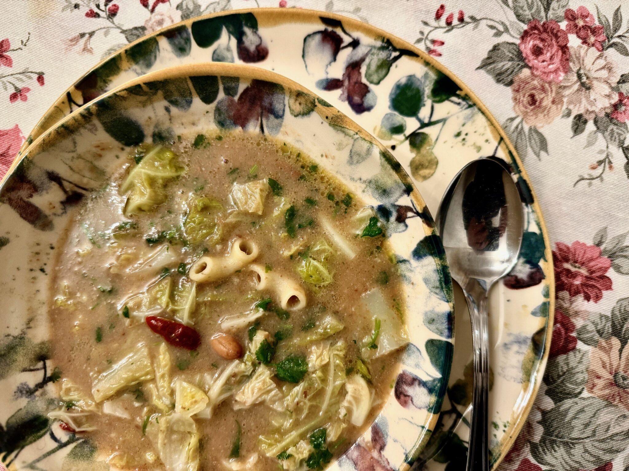 Receita de Sopa Camponesa com Coentros - Saborosa e Nutritiva